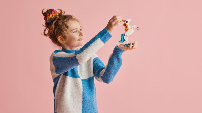 לגו קריאטור 3 ב-1 חד קרן קסום (31140) - LEGO ישראל